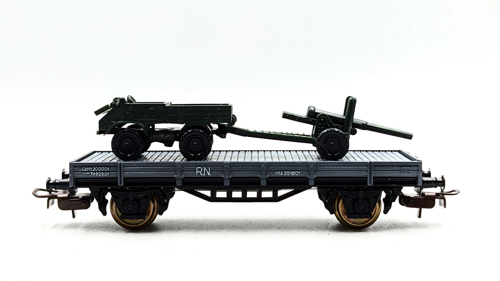 WAGON PLAT RENFE AVEC VEHICULE MILITAIRE WAGON PLAT RENFE AVEC...